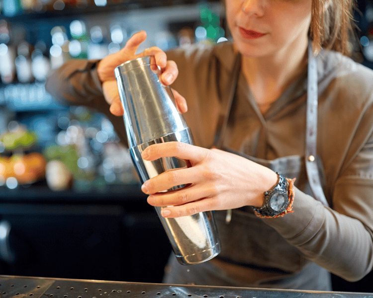 What are the types of cocktail shakers?